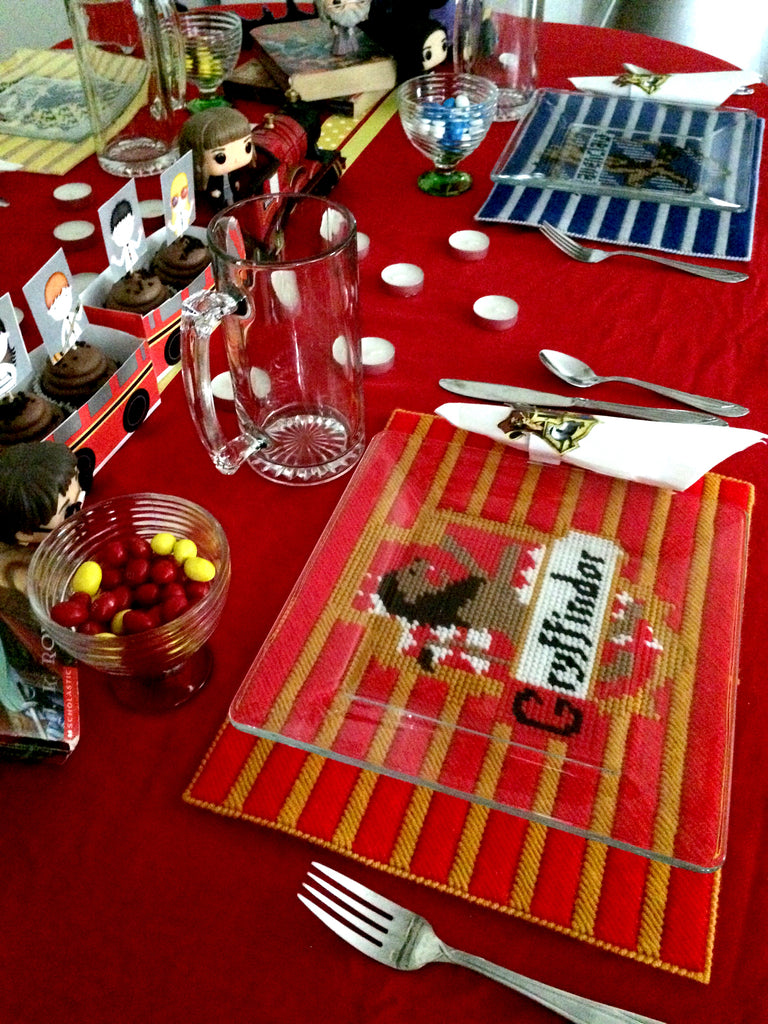 Gryffindor House Logo Plastic Canvas Pattern – DIY Party Mom